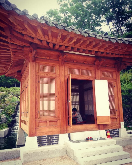 Cheongun Literature Library – a mix of modern and traditional – Library ...