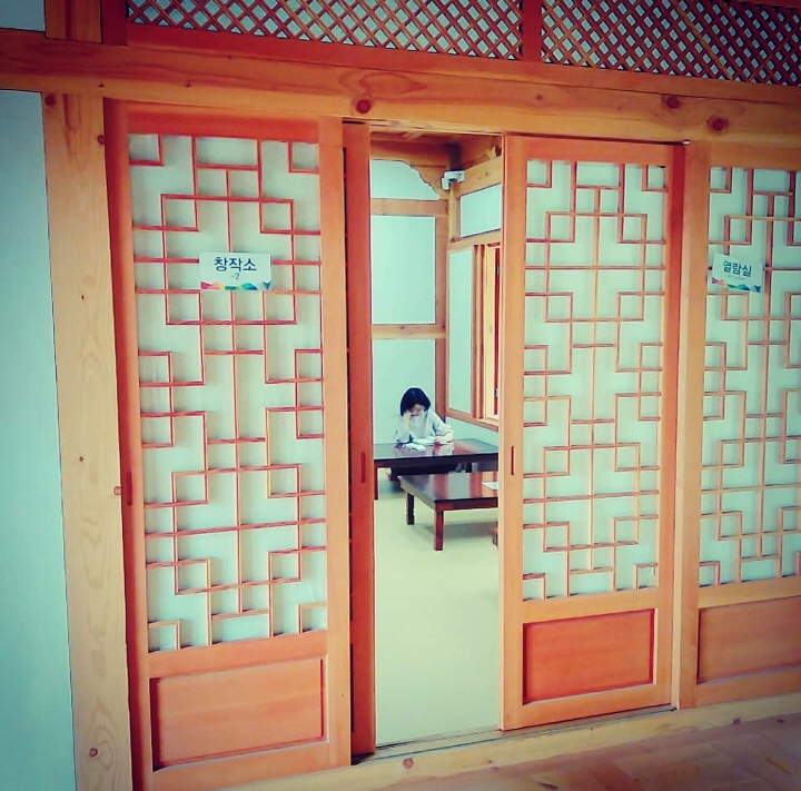 Cheongun Literature Library – a mix of modern and traditional – Library ...