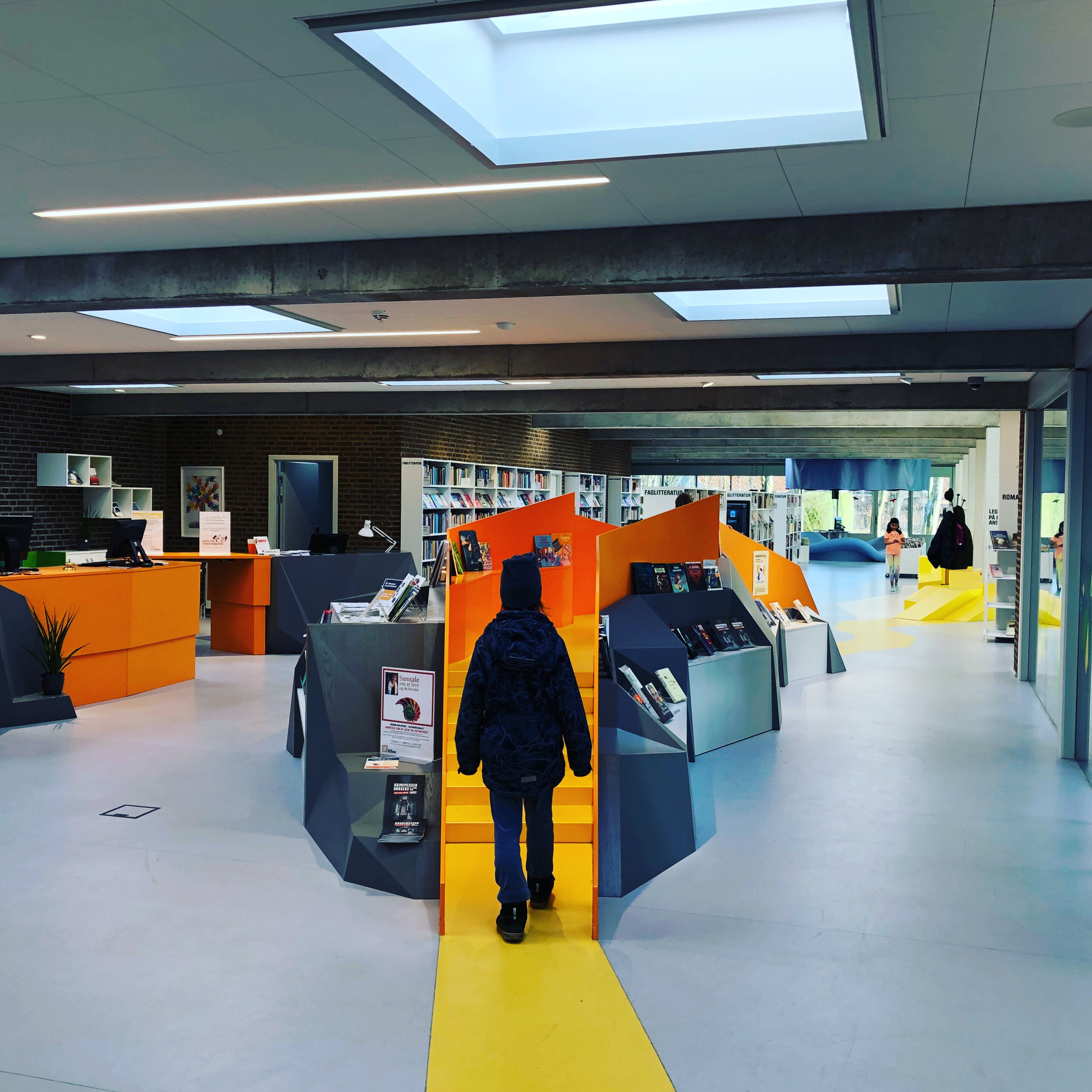 Billund Public Library – a smack of library and a place for kids in all ...