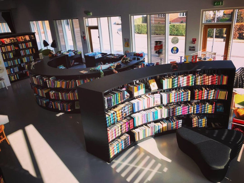 Jelling Public Library – books, stairs and hand dolls among Vikings ...